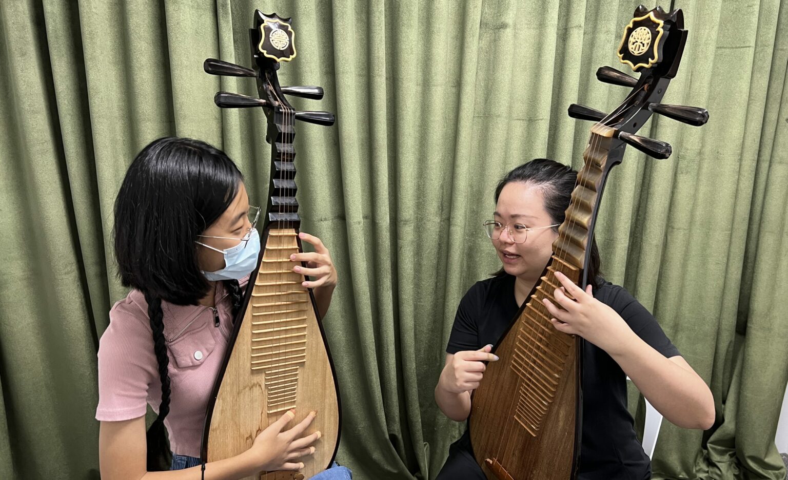 Pipa Lessons Singapore | Learn the Chinese Lute with Us